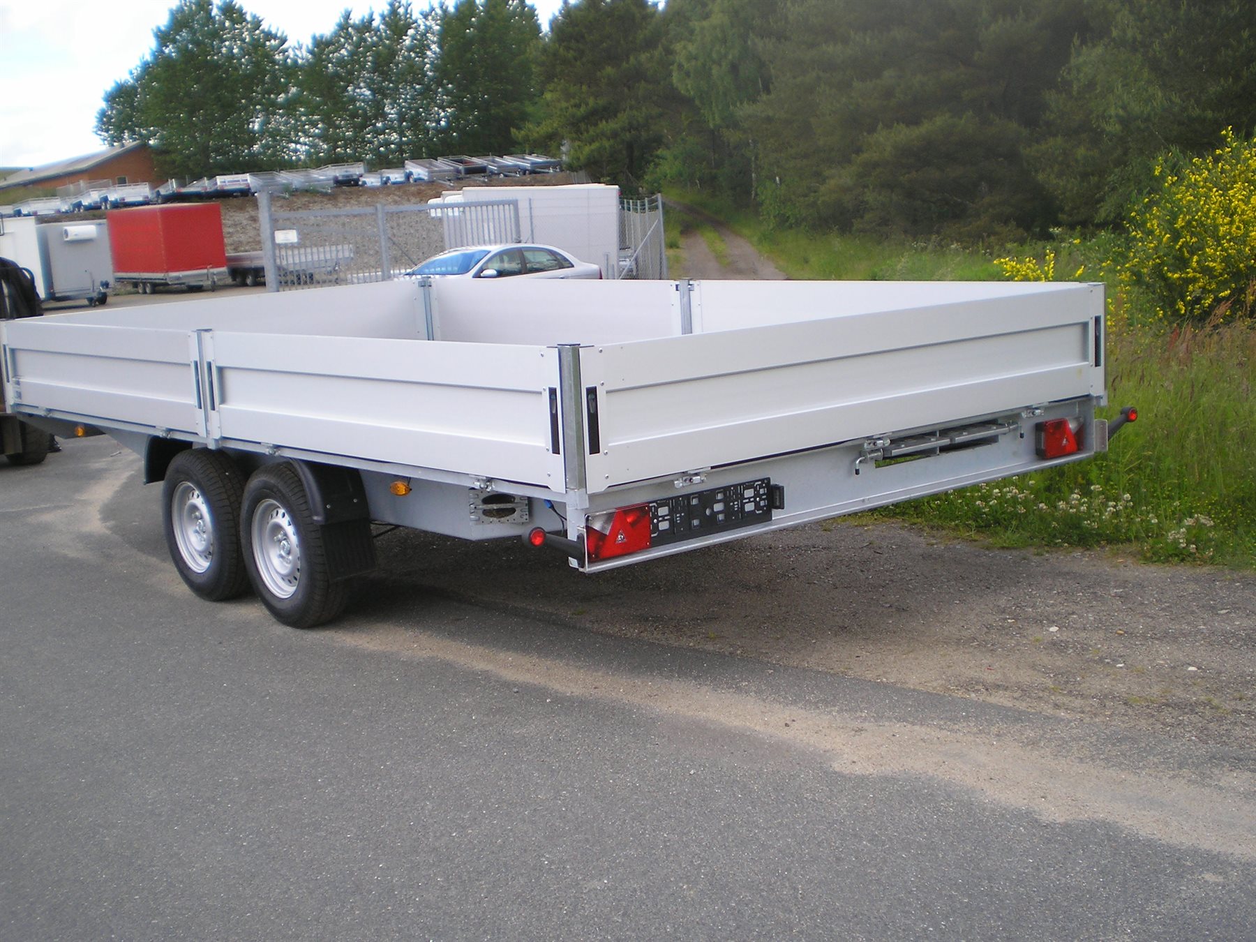 Køb Boss 460-3500 ladtrailer m/ 2 aksler og aluminiumssider