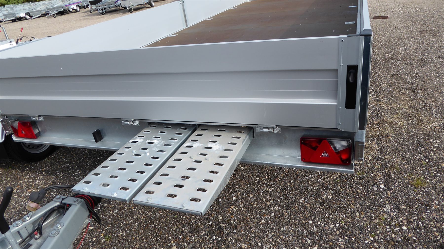 Køb Boss 460-3500 ladtrailer m/ 2 aksler og aluminiumssider