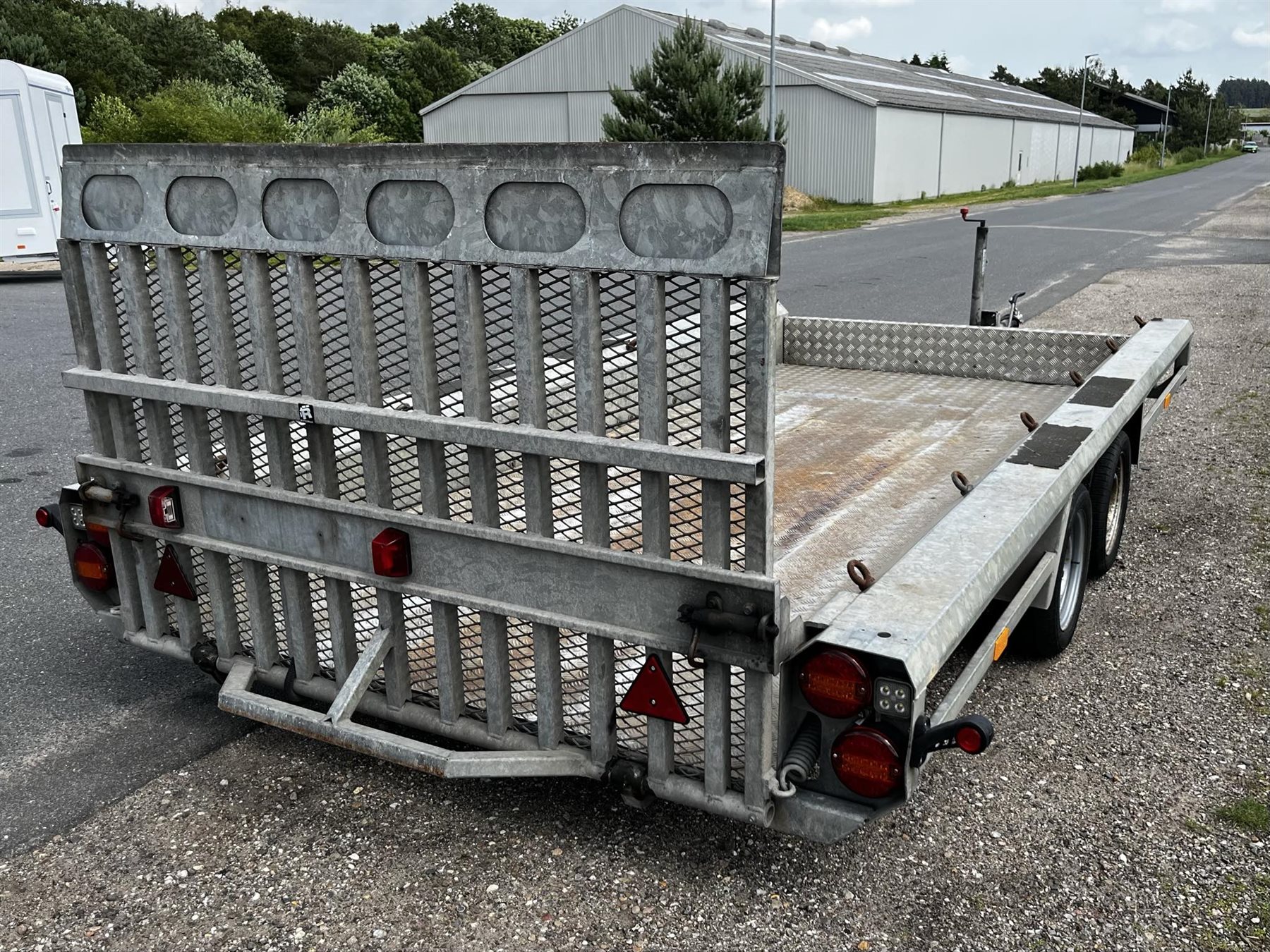 Brugt Henra maskintrailer