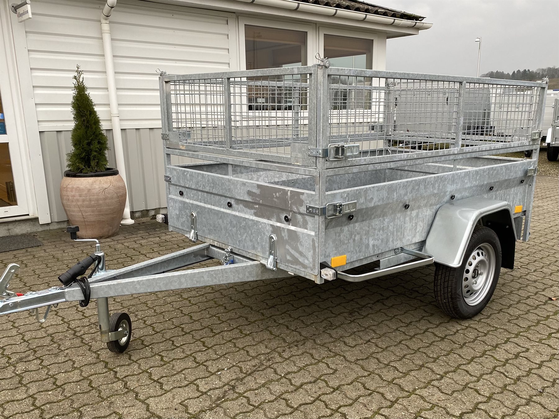 Stål trailer med tip og gittersider - Billig hobbytrailer