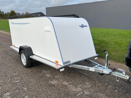 Se Euroline 300 Cargotrailer - med afrundet front